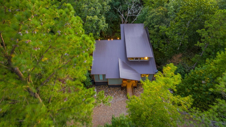 Serene On The Stream High Luxe Modern Honeymoon Cabin On A Creek - Hochatown, OK