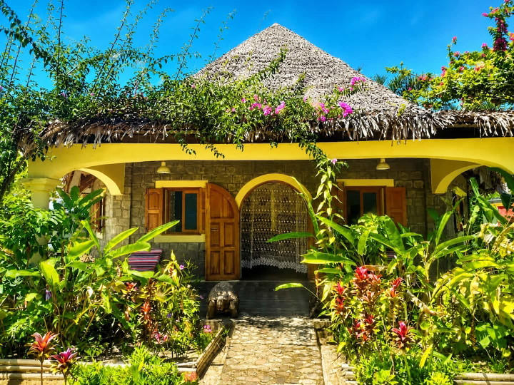 Villa La Ruche, Tropical Garden & Beach Access - Madagascar