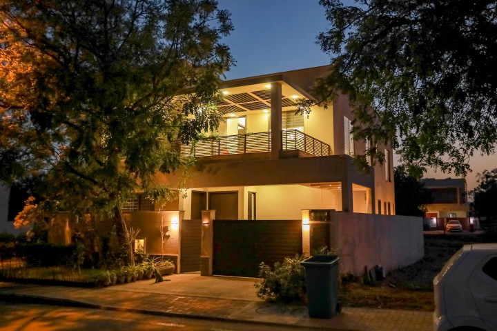 2 Min To Main Gate | Full House | Luxury 4br Ac - Karachi