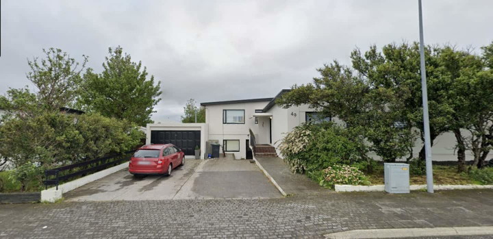Excellent Location In Keflavík At Faxabraut 49. - Islândia