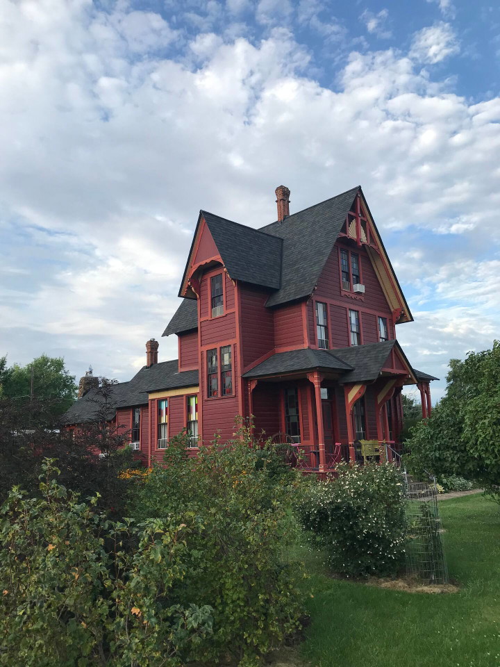 Charming And Eclectic Historic Red House - Goldendale, WA