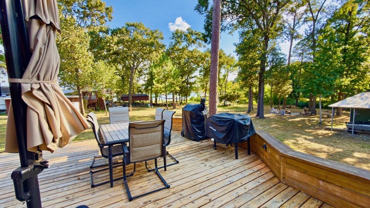 Tiny Kingdom On Lake Palestine - Chandler, TX