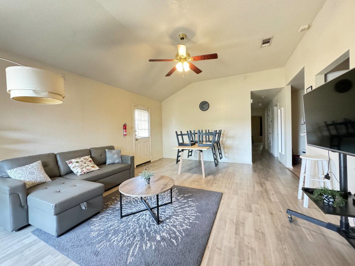 Ft Hood - 3 Bed 2 Baths With Parking Garage - A - Killeen, TX