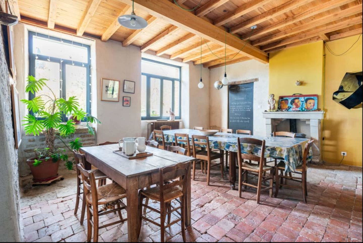 La Grande Maison Des Rencontres, En Bourgogne - Côte-d'Or