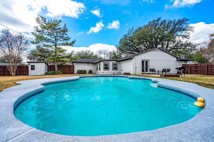 Gorgeous 4 Bed Home 10 Sleeper With A Heated Pool - Richardson, TX
