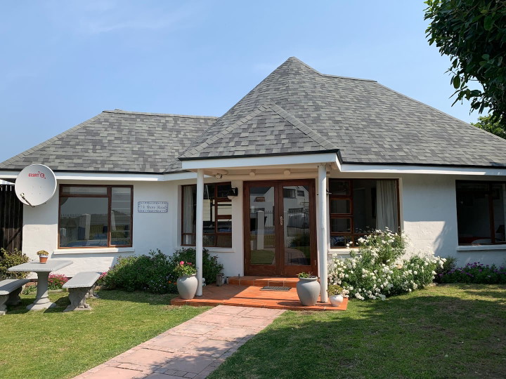 Shore Cottage- Over The Road To The Water's Edge! - Saint Francis Bay