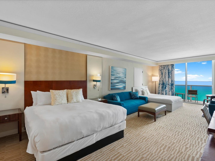 Junior Suite - Ocean View - Sunny Isles Beach, FL