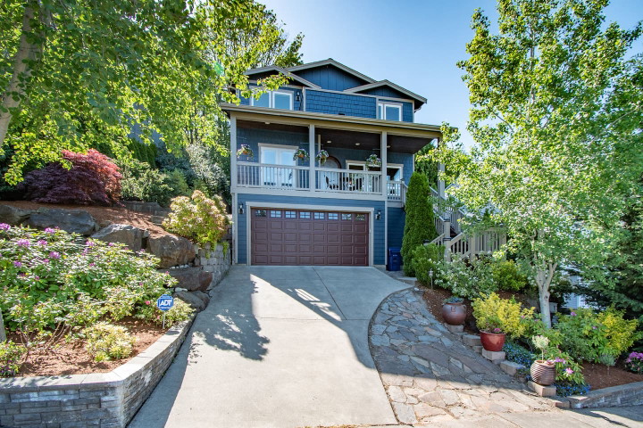 Beautiful Seattle Home In Quiet Magnolia - Seattle, WA