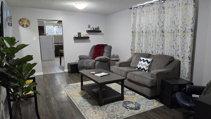 Cozy 2 Bedroom Lower Level Suite - Canada
