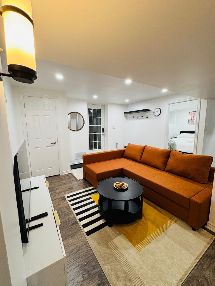 Villa Veda | Modern Suite:kitchen + Private Entry - Milton