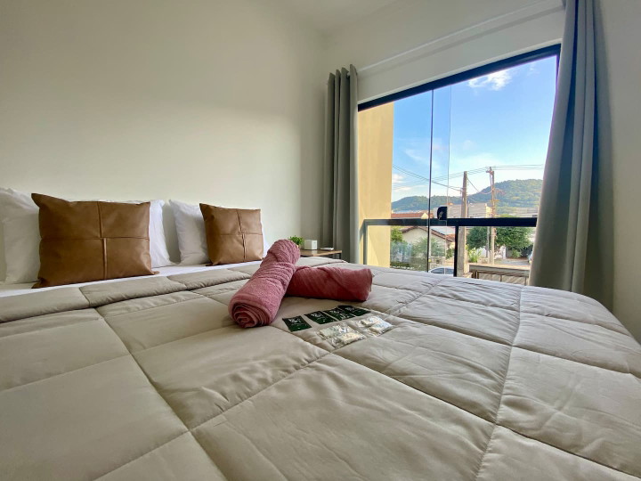 Casa Nova|6 Pessoas|2 Carros|máq. Lava E Seca - Joinville
