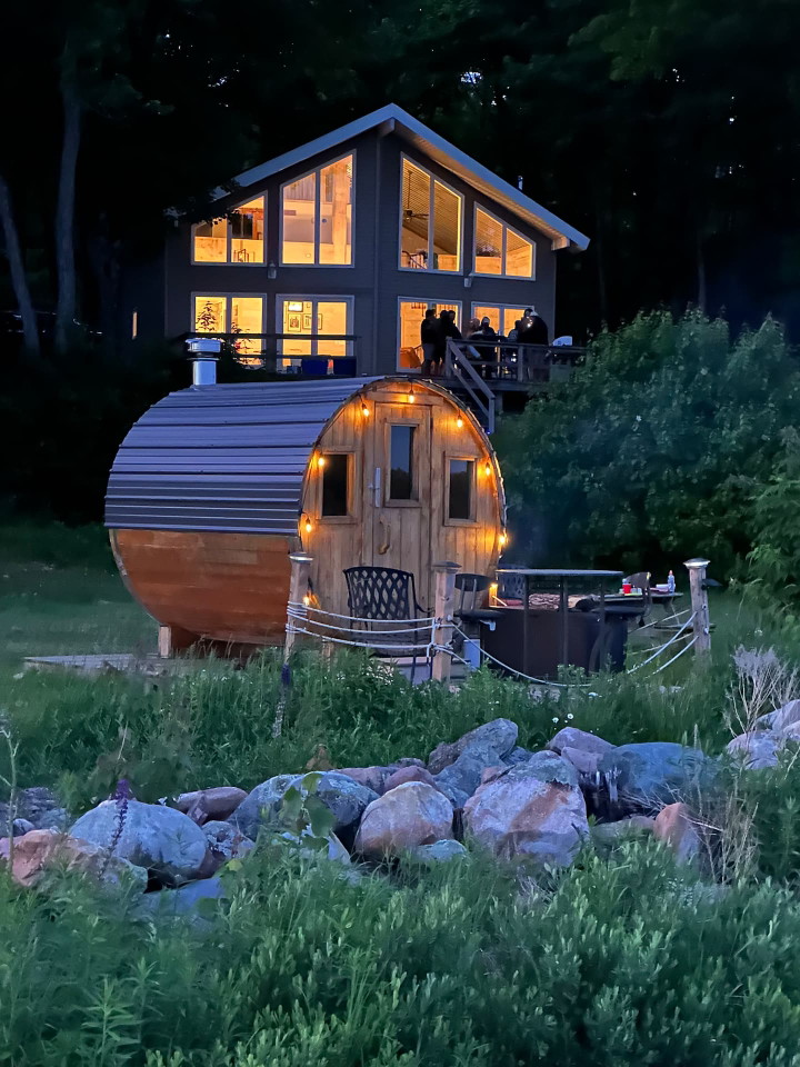 Beautiful Lakefront Cottage With Sauna! - Ontario