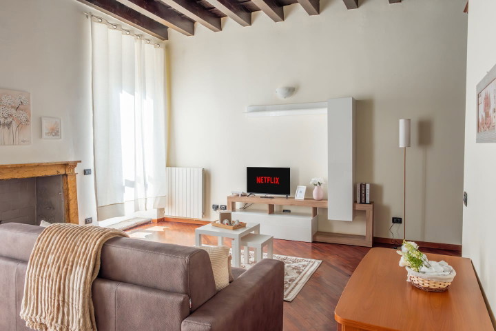 [Historic Centre] Elegant Two-room Apartment With Balcony - Brescia