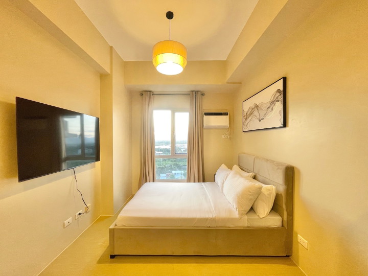 * *B3 Chic Sunset Studio Escape - Iloilo City