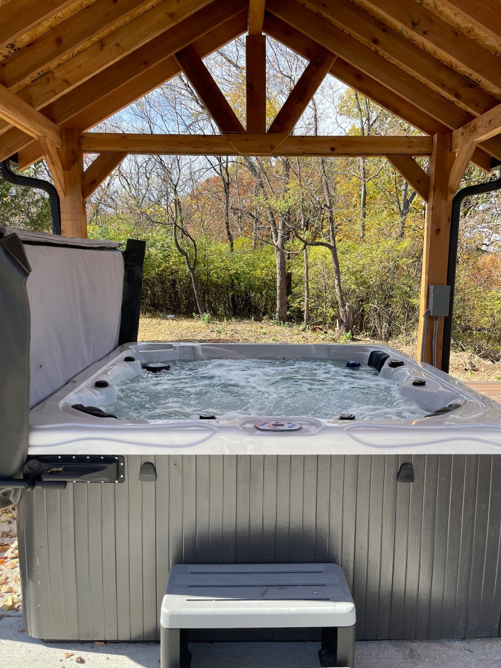 Tranquil 3br  Wooded Yard  Hot Tub  Ev Plug - Kansas City, MO