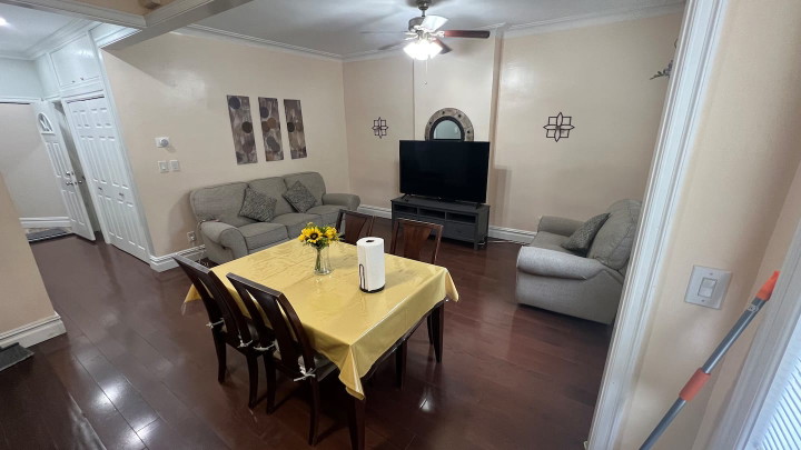Visit Nyc In A Private Room. - New York City
