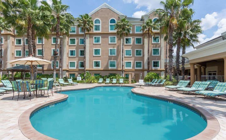 1br Sleeps 6 · Full Kitchen · 1/2 Mile To Disney - Orlando
