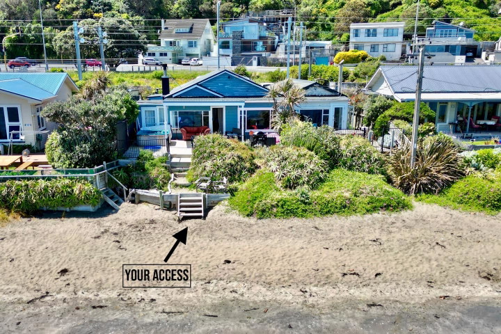 "The Plimmerton Beach House" - Porirua
