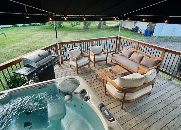Gated & Covered Deck+ Hot Tub In Town (Walkable) - Ellicottville, NY