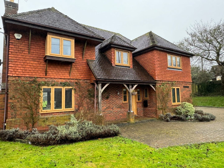 Luxury Countryside Manor With Gardens & Paddock - Alton, UK