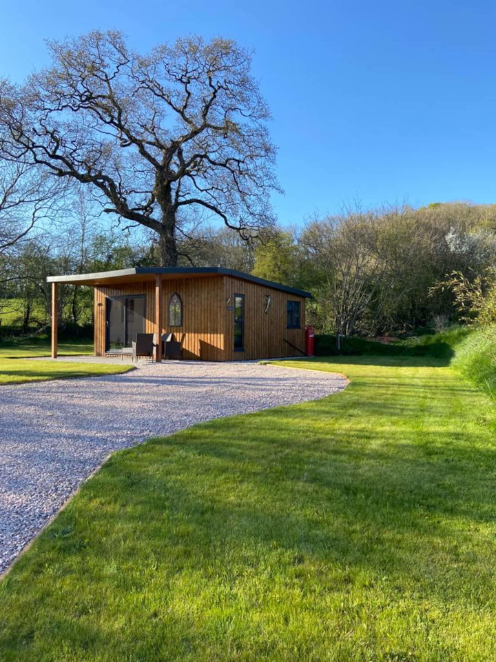 A One Bedroom
Stylish And Spacious Retreat - Newton Abbot