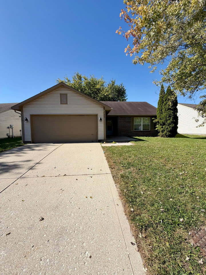 Pike Single-level House With Fireplace - Traders Point, IN
