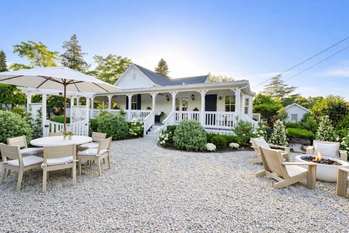 Beautiful Downtown Saint Helena Farmhouse - St. Helena, CA