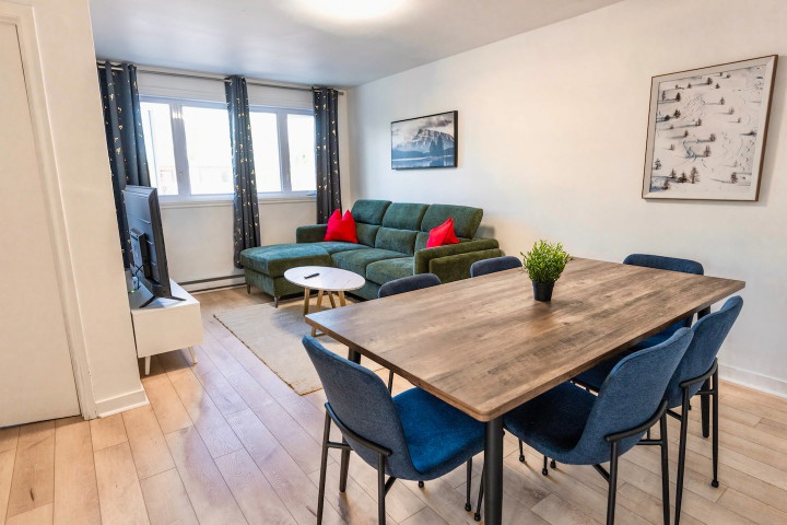 3 Chambres, 6 Salles De Bain, à 5 Min à Pied Du Métro, Parking Gratuit, Place Bell - Pointe-Claire