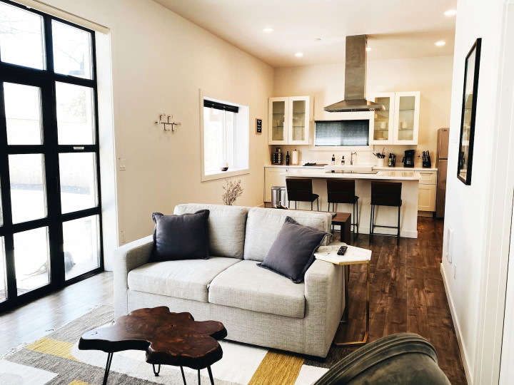 Modern Downtown Cottage Near Outdoor Adventure - Redmond, OR
