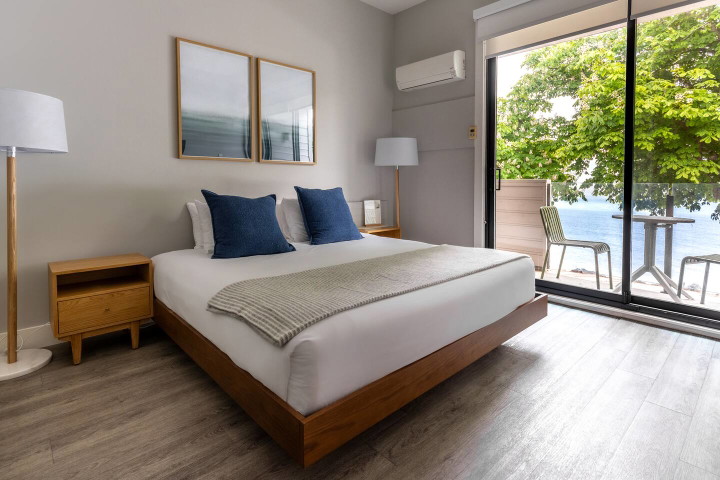 Waterfront King - Sechelt