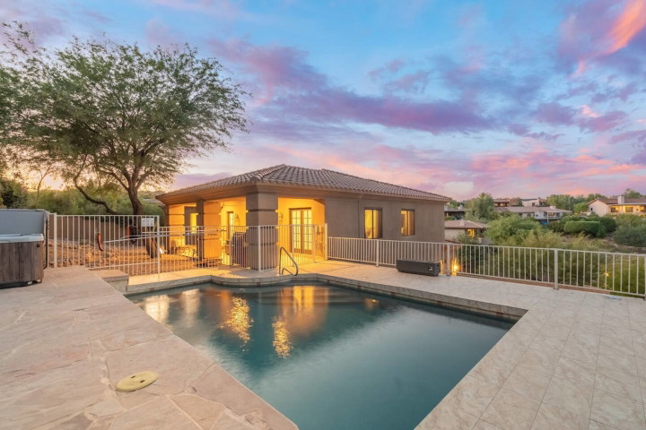Luxury Desert Escape: Pool, Spa, Sleeps 12 - Fountain Hills, AZ