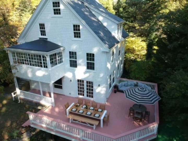Quissett Landing | Sleeps 12 | Walk To The Knob - Falmouth, MA