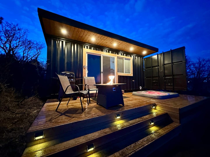 "The Classic" Modern Container W/ Private Hot Tub - Colorado
