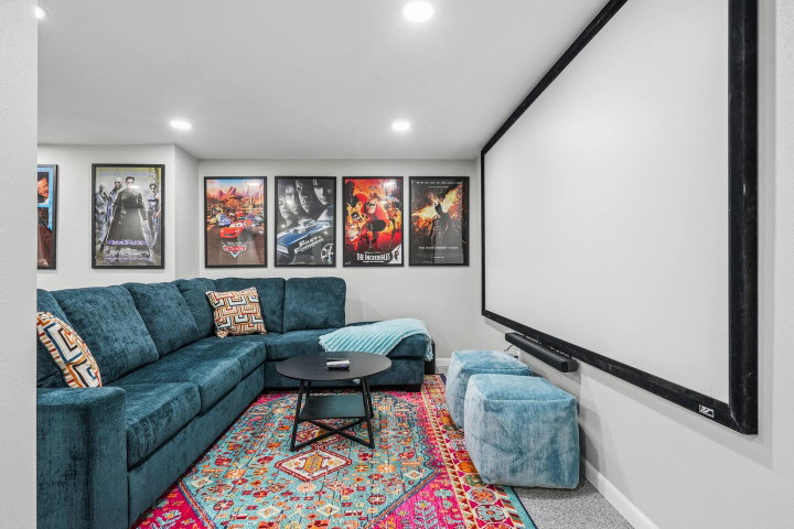 Game Room Getaway + Movie Theater | Sleeps 10 - Cedar Rapids, IA