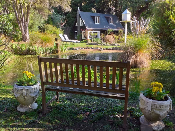 The Herb Farm Cottage - An Idyllic Rustic Retreat - Akaroa