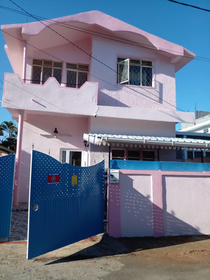 Adorable 2 Bedroom Space In Coromandel. - Mauritius