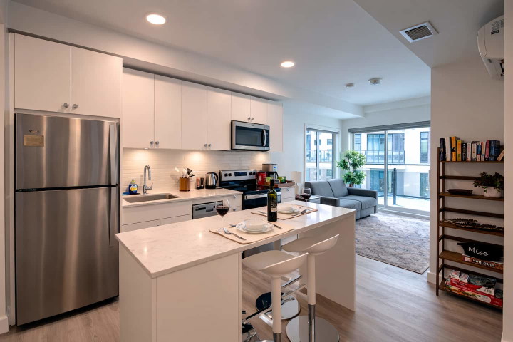 New King Bed Suite Near Dt Stampede & Ug Parking - Calgary