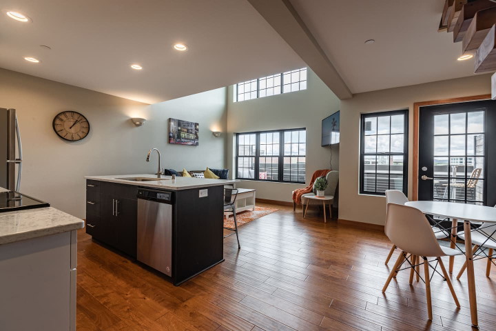 Lovely, Modern Condo Close To Dining And Shopping! - La Crosse, WI