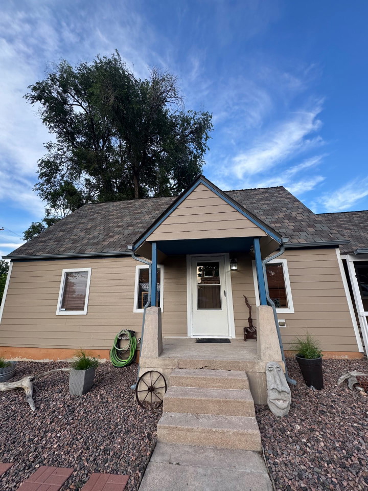 Lovely Two-story Home Close To Pueblo City Park - Pueblo, CO