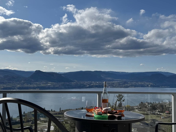 Above The Vines
Views & Vines The Perfect Escape - Naramata