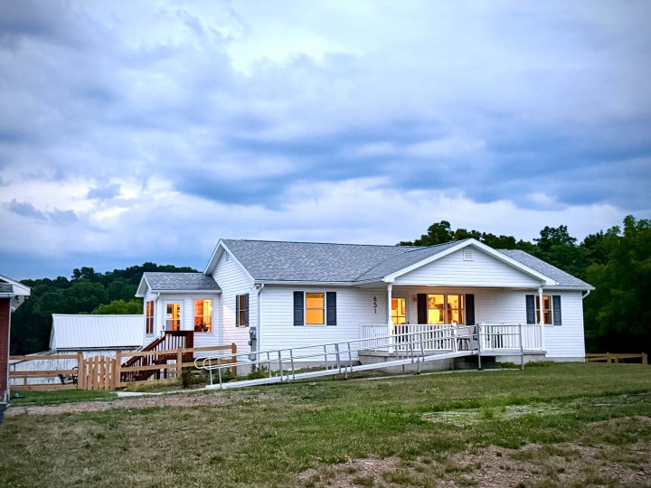 Wheelchair-friendly Sunny Home, Huge Fenced Yard - Berkeley Springs, WV