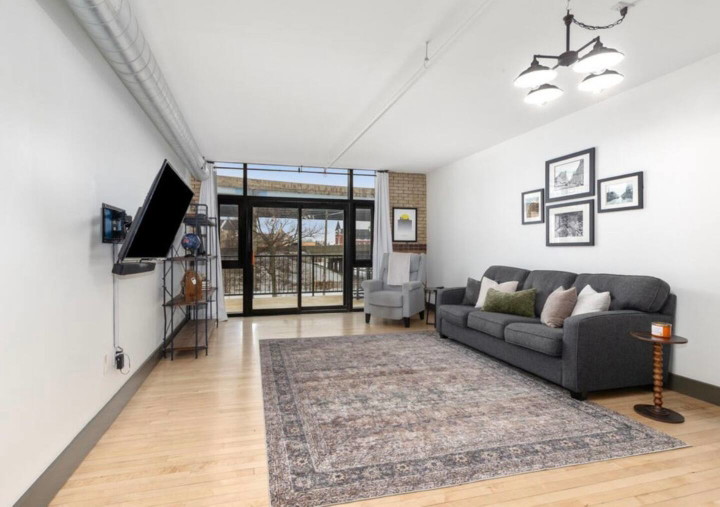 Beautiful 3-story Condo * Fully Furnished - Grand Rapids, MI