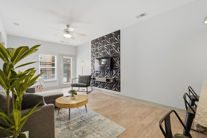 Central Indy 1br | Pool, Gym + Parking - Indianapolis