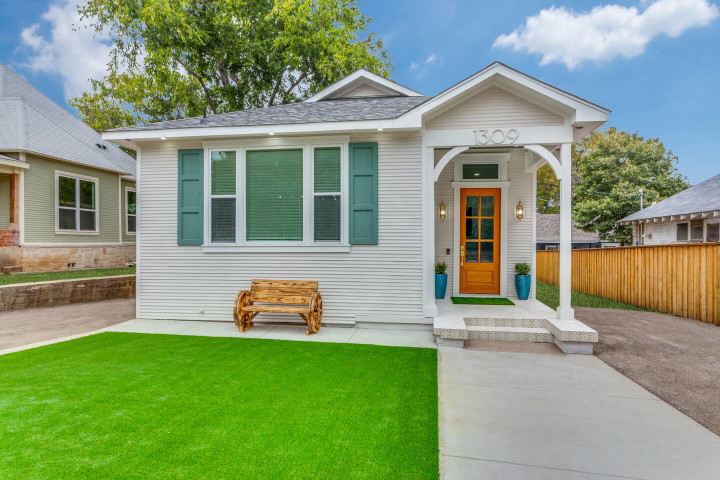 Newly Built Luxury Bungalow - Fort Worth, TX
