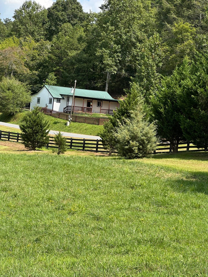 Vacation Vibes - Murphy, NC