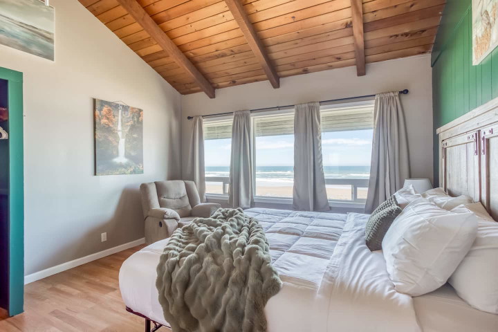 Oregon Room · Ocean Front/view Room - Oregon Theme - Newport, OR