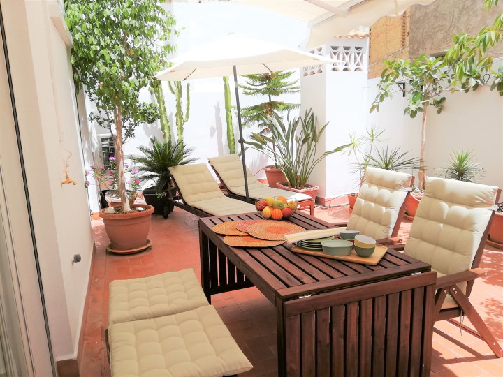 Botanical Terrace Meets Vibrant City Center - Alicante