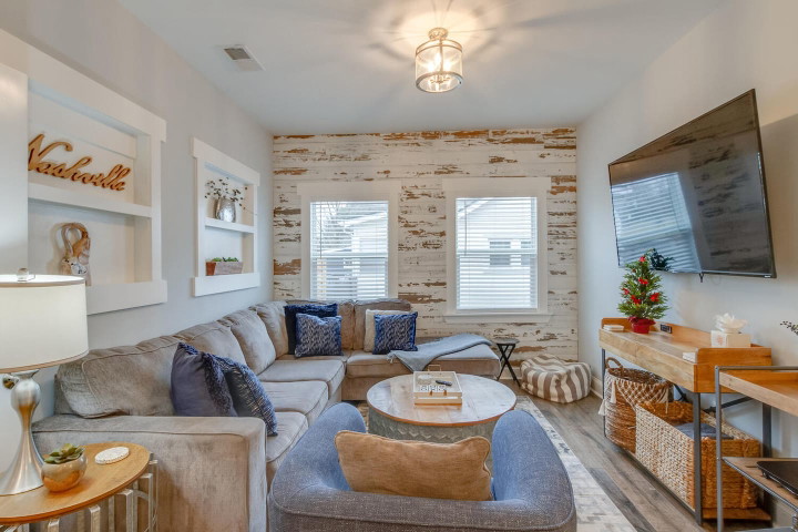 Music City Charmer - Tons Of Beds- 30 Day Minimum - Nashville