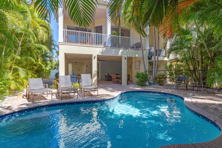 Florida Breeze:pool Home, Perfect Central Location - Anna Maria, FL