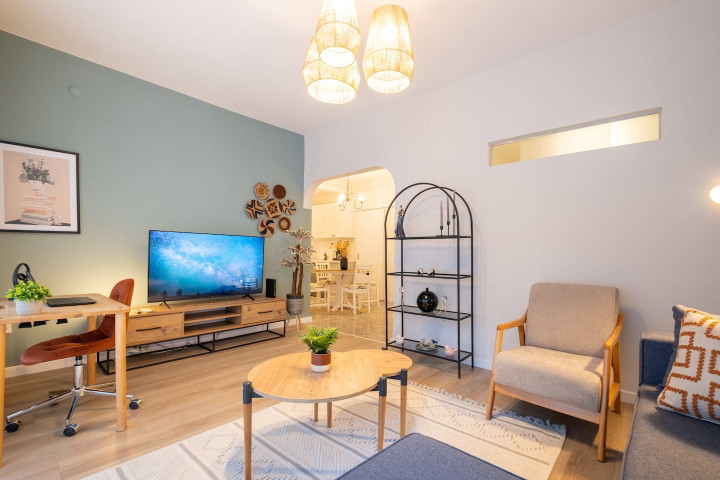 Fully Renovated 2br Flat In Center Of Moda - Maltepe